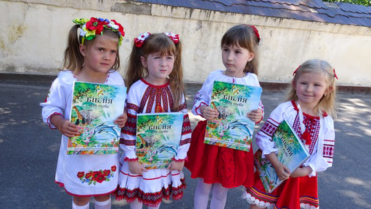 Bob Burckle and EEM Help Deliver Two Million Bibles - Patriot Mobile ...